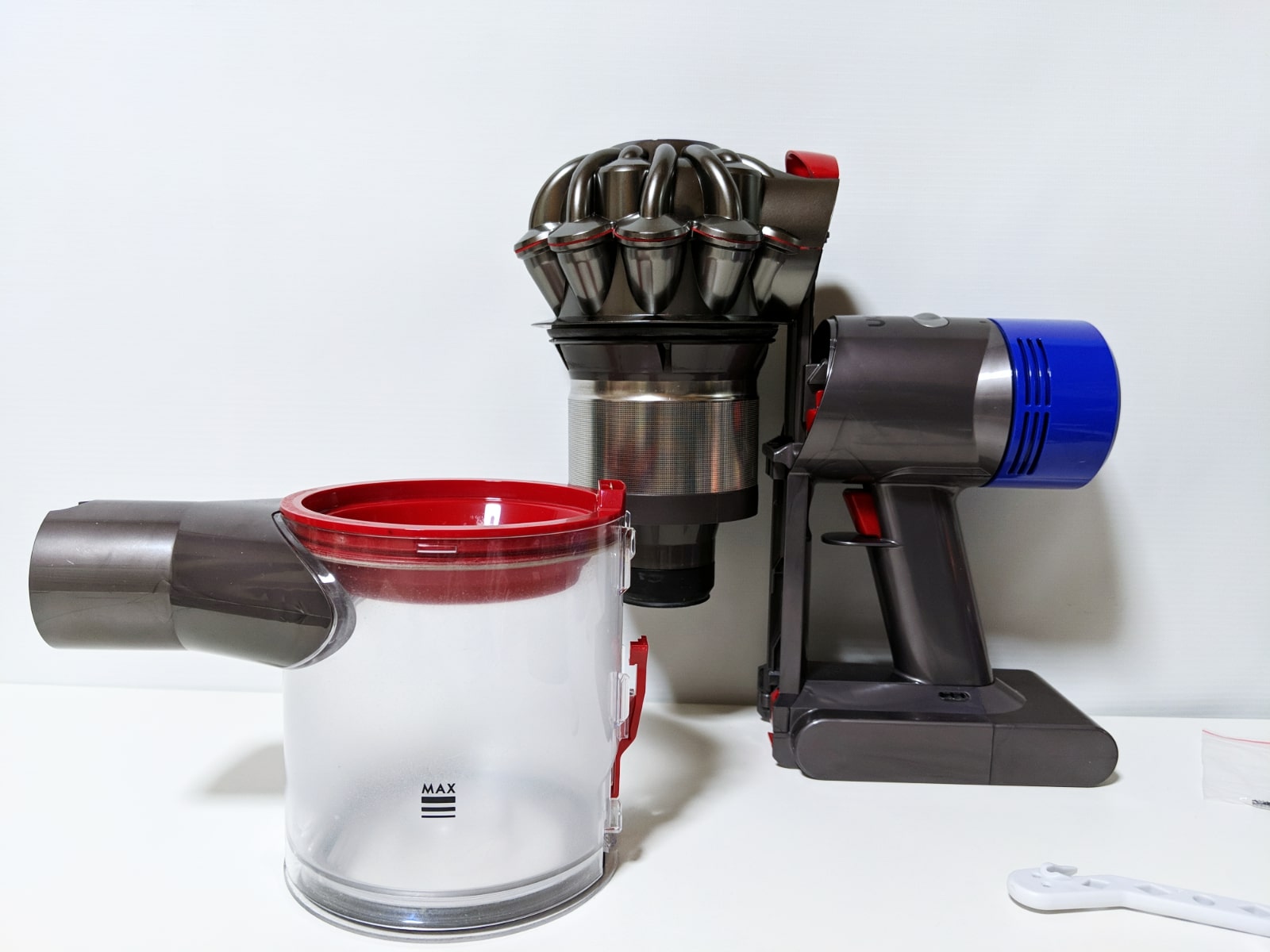 【写真で解説】Dyson V8(SV10)を分解掃除する方法･手順
